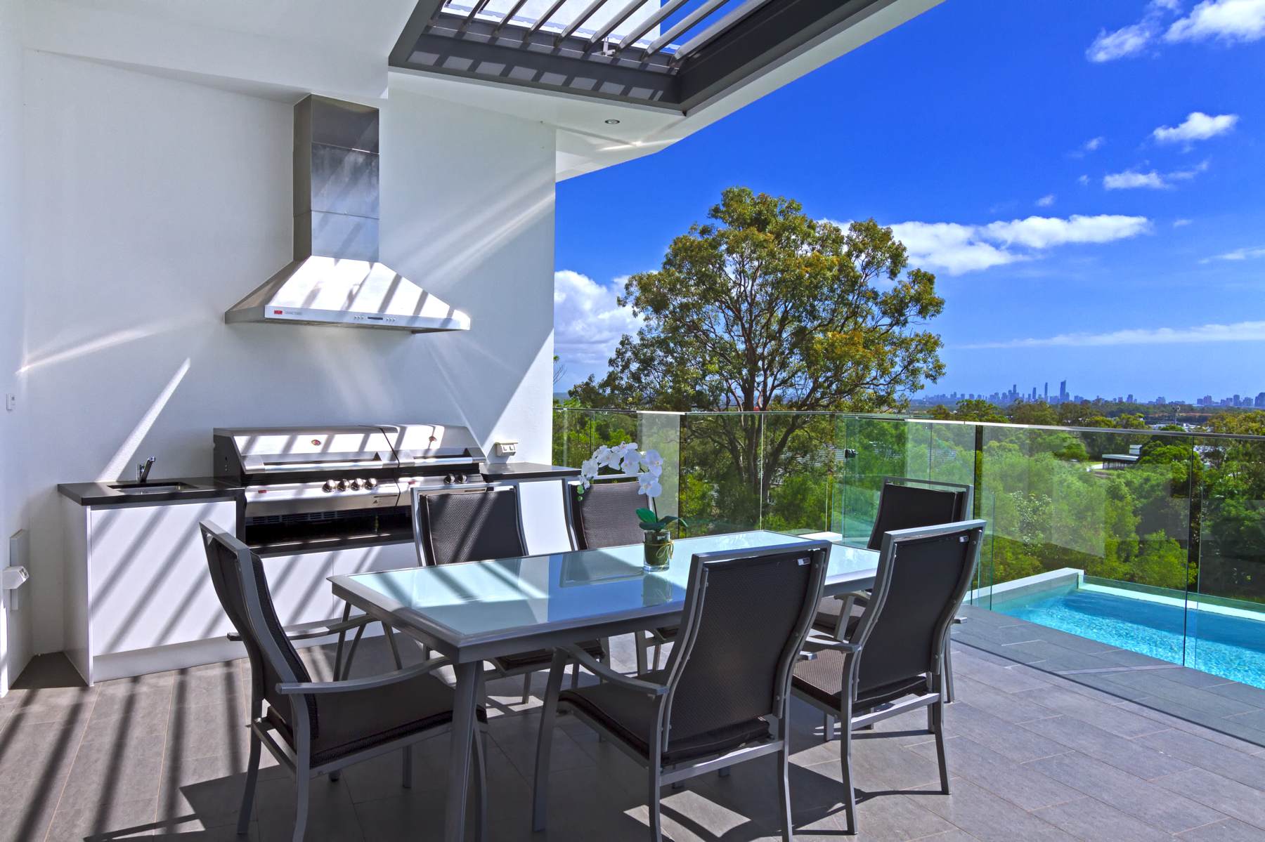 Luxury home on a steep block - Arco Designs